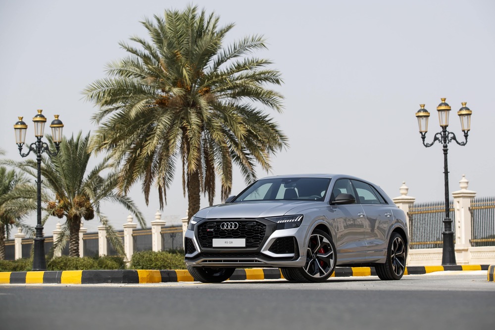 StriveME - اودي RS Q8 و R8 الرياضية تصل إلى شركة النابوده للسيارات